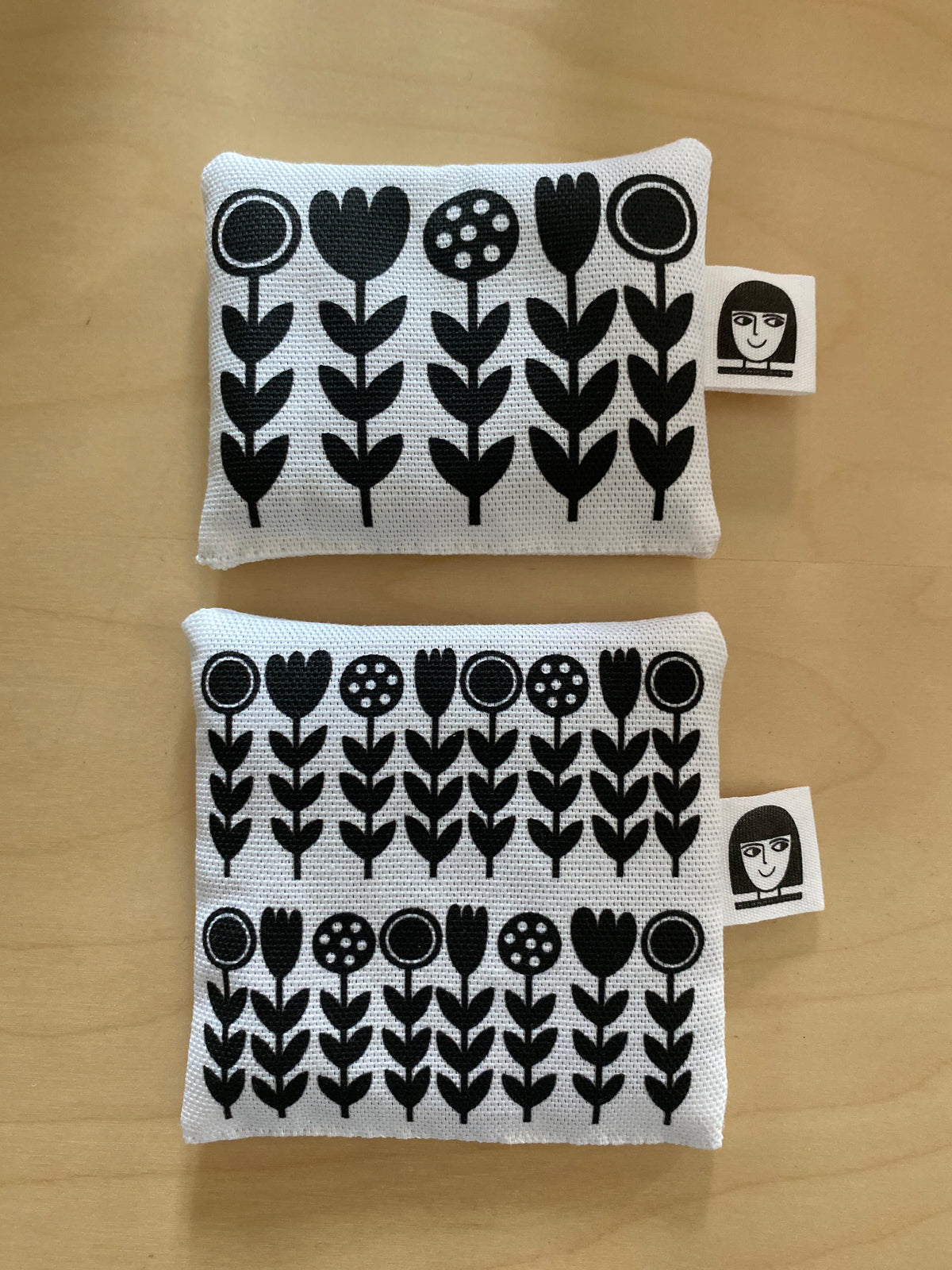 Jane Foster Designs - Scandi Flowers Lavender Bag Black – Pappa Sven